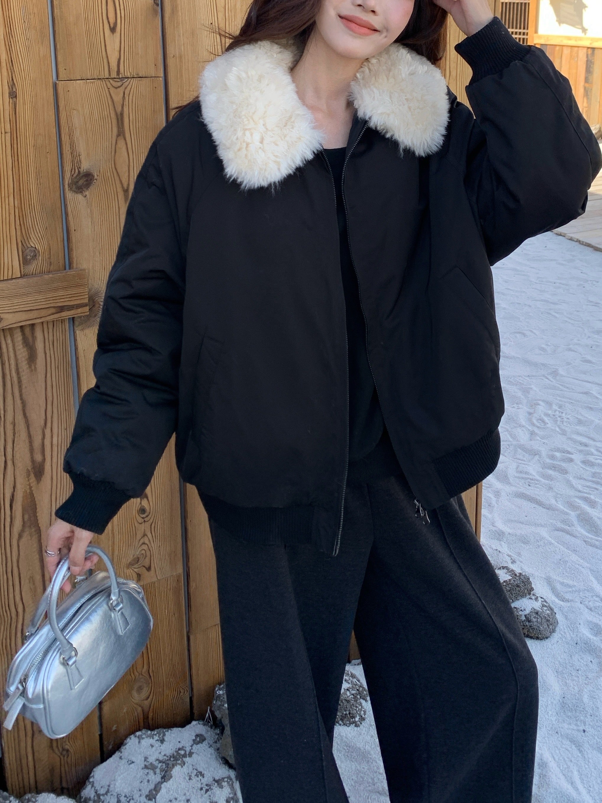 雪顶 / Black Jacket with Faux Fur Collar – Blue Hour Clothing